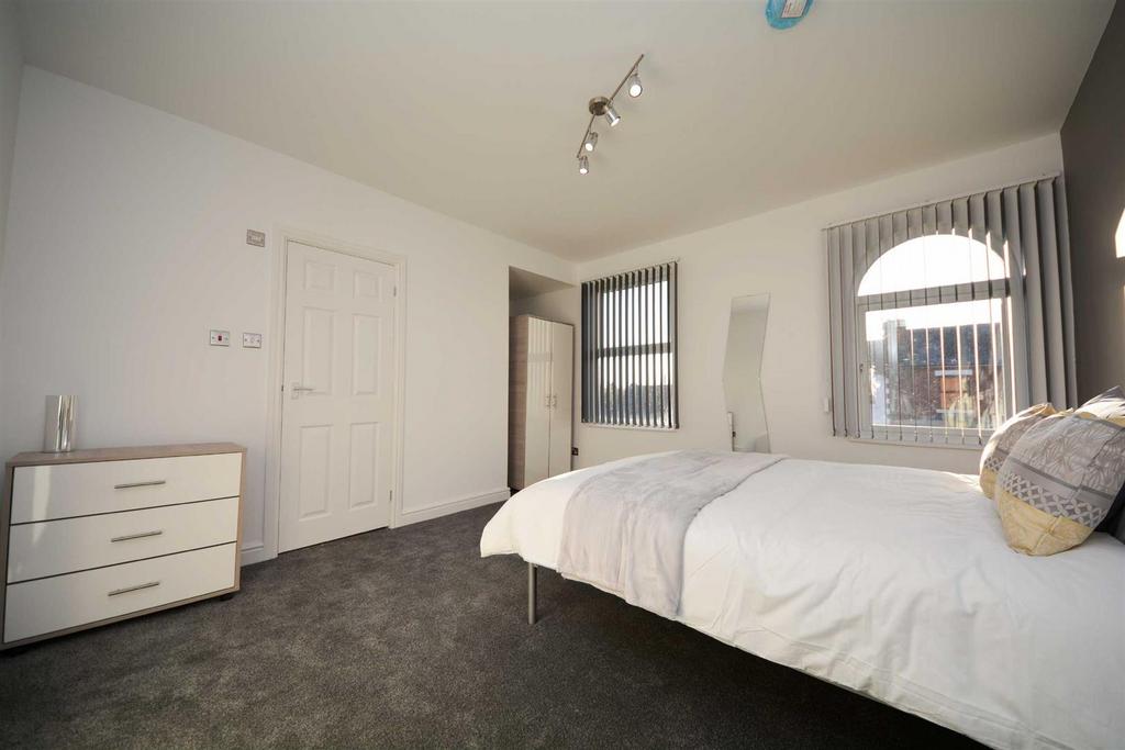 Gidlow Lane, Springfield, Wigan, WN6 7PH 1 bed in a house share - £563 ...