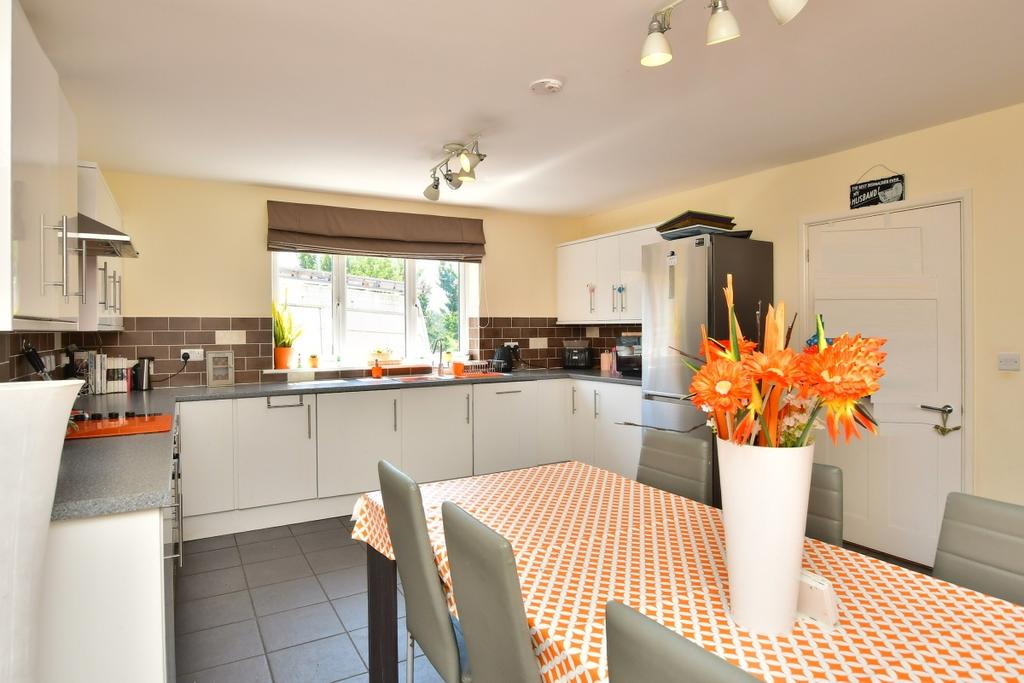 Abinger Road Brighton BN2 4 bed semi-detached house - £2,250 pcm (£519 pw)