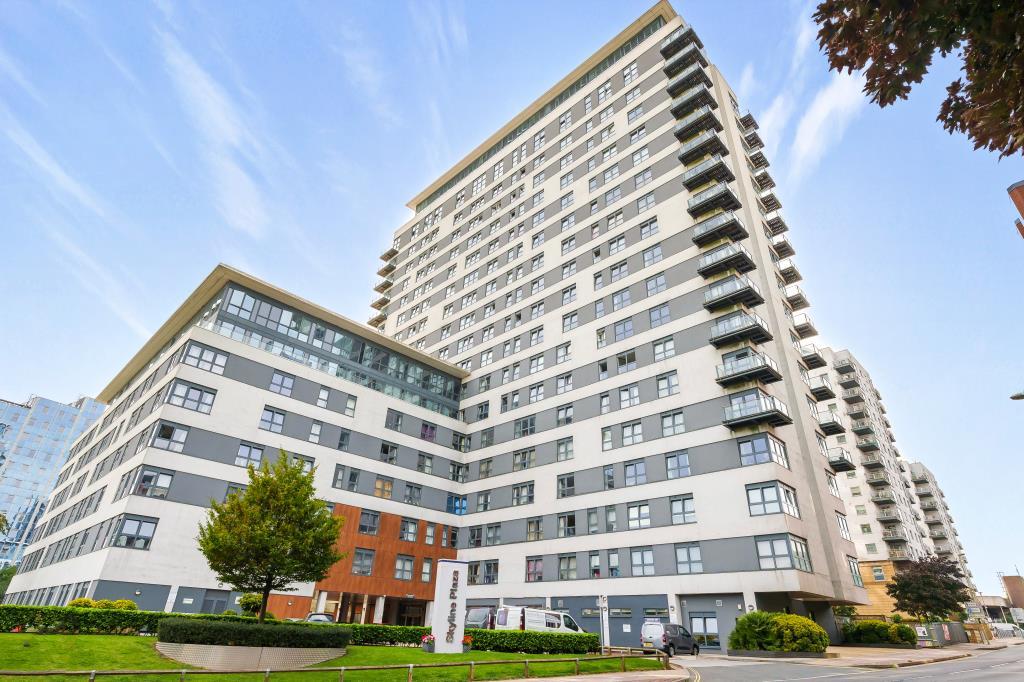 Basingstoke, Hampshire, RG21 1 bed block of apartments - £160,000