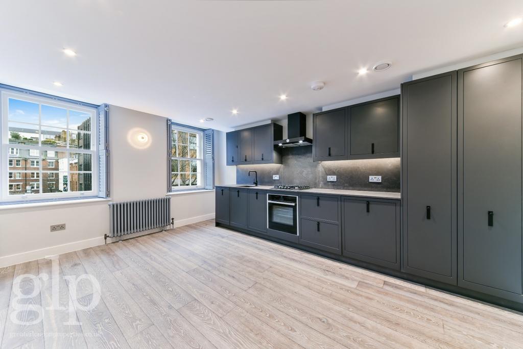 Charlotte Street, W1T 1 bed flat - £3,012 pcm (£695 pw)