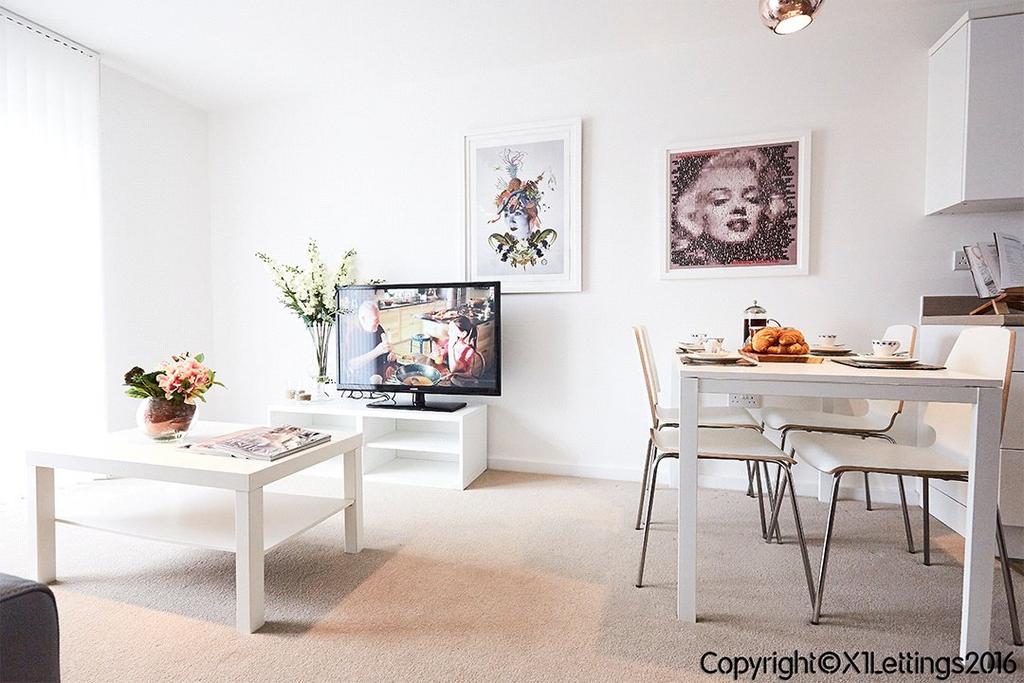Spinner House, 1A Elmira Way... 2 bed flat - £1,150 pcm (£265 pw)