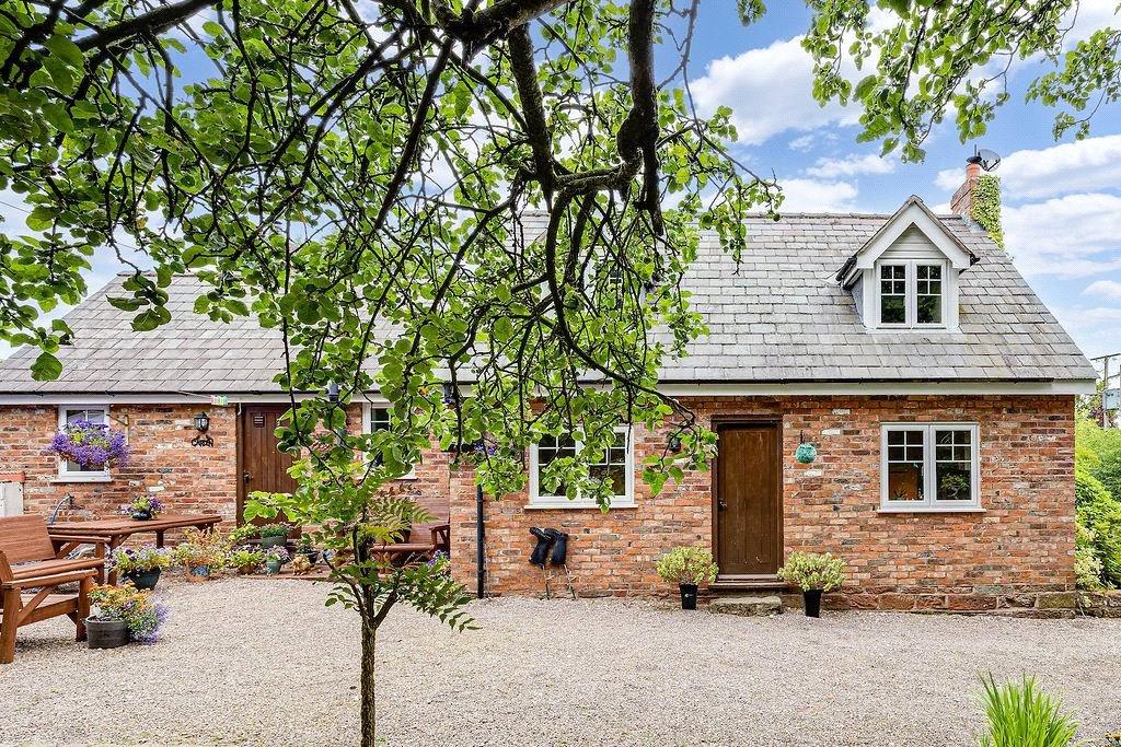 Badcocks Lane, Spurstow, Tarporley, CW6 2 bed detached house for sale ...