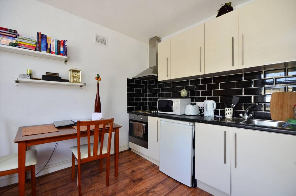 Nevern Place, Earls Court, London, SW5 Studio - £1,690 pcm (£390 pw)