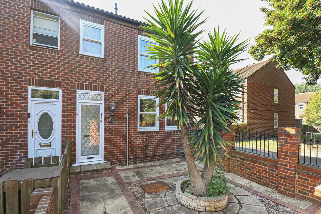 Fieldfare Road, London, SE28 3 bed end of terrace house - £425,000