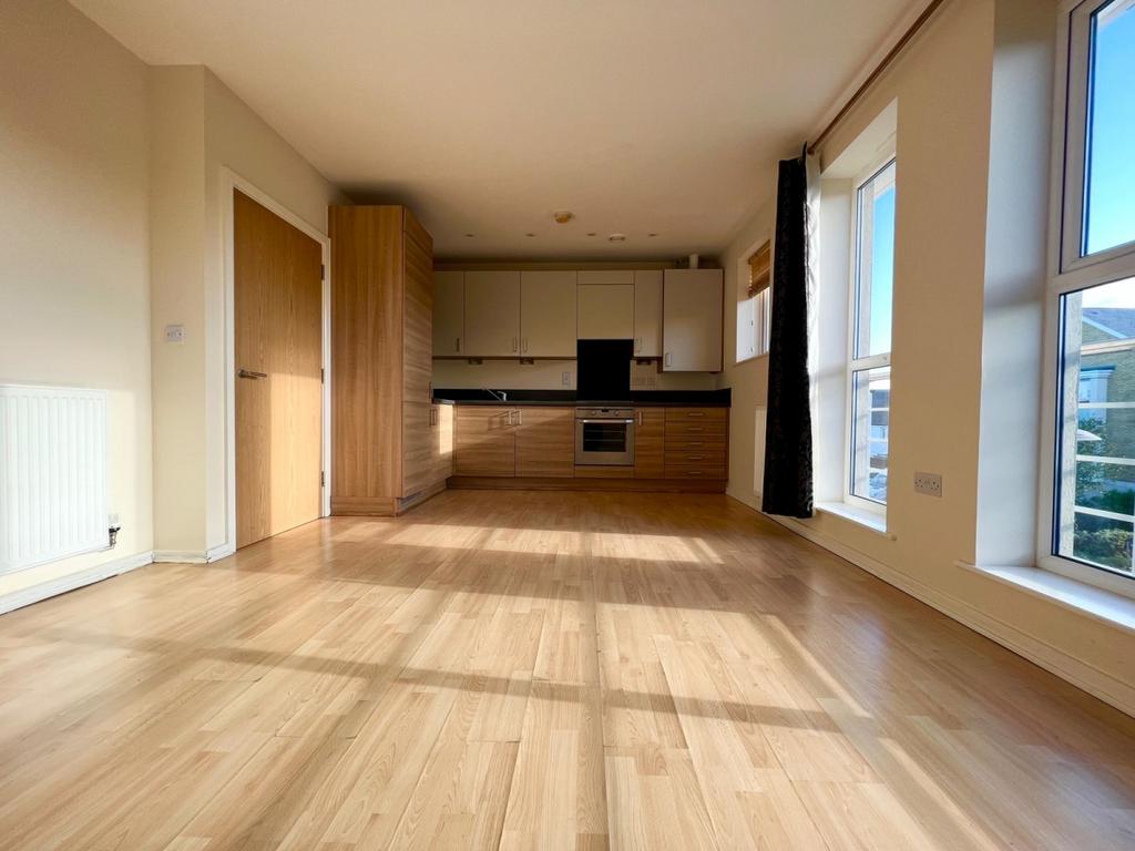 Lister Drive Northfleet Gravesend... 2 bed apartment - £1,250 pcm (£288 pw)