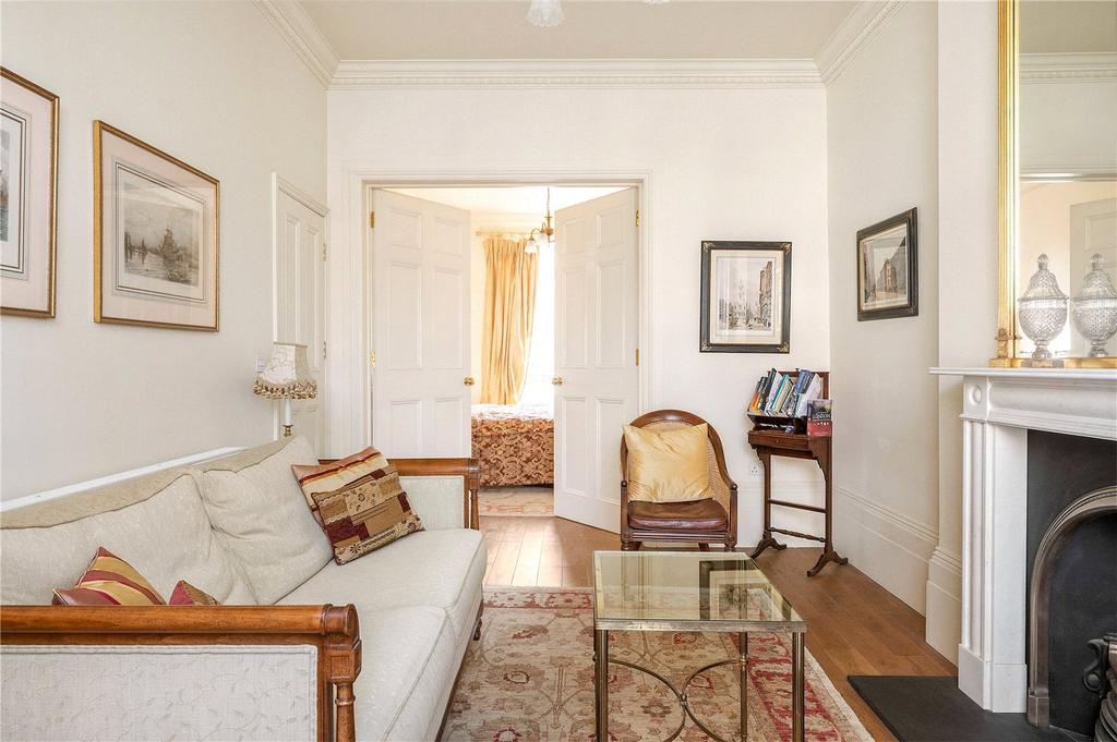 Regent Square, London, WC1H 1 bed apartment - £2,383 pcm (£550 pw)