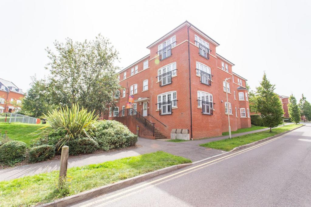 George Roche Road, Canterbury, CT1 2 bed flat for sale - £190,000