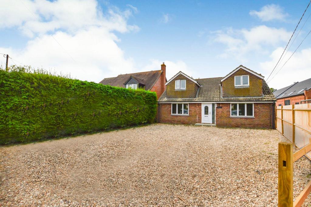 Aldermaston Road, Pamber End, Tadley... 4 bed detached house - £2,395 ...