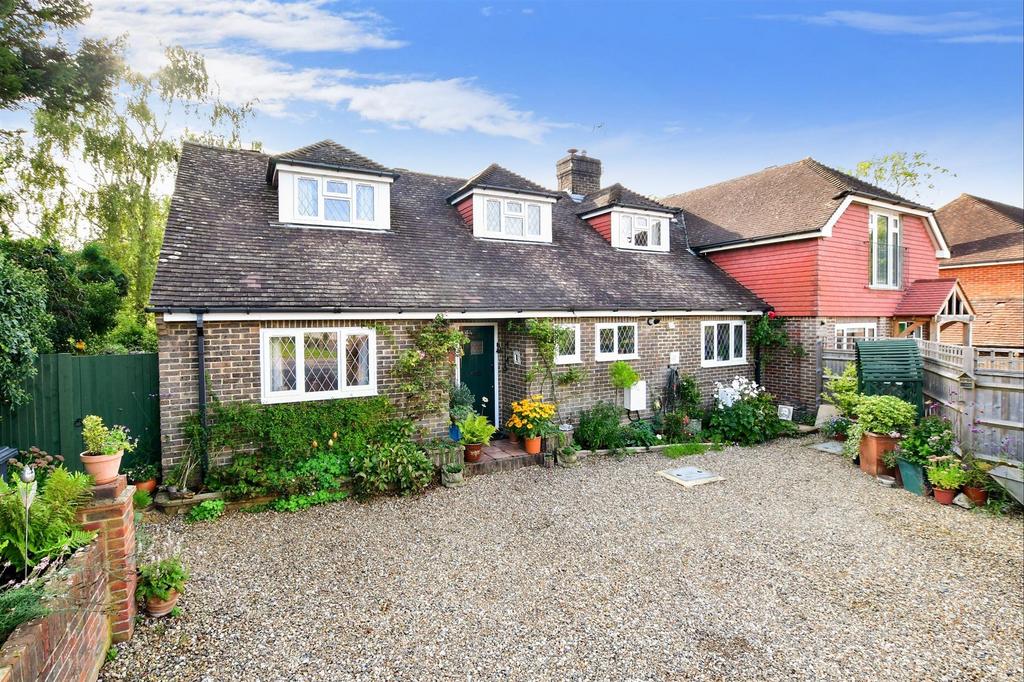 Keymer Road, Burgess Hill, West Sussex 4 bed chalet - £600,000