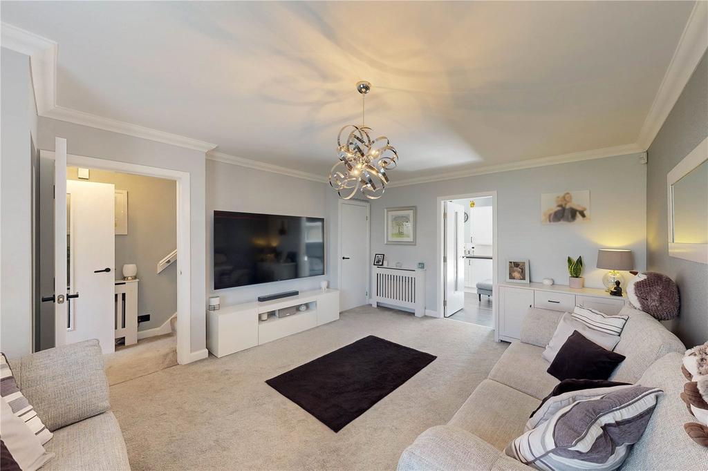 72 Orchard Way, Inchture, Perth, PH14 3 bed semi-detached house - £205,000