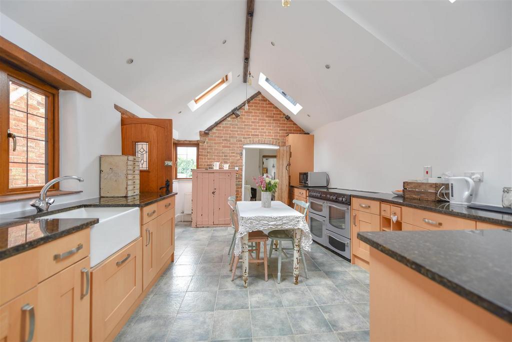 Upper Harlestone, Northampton 3 bed cottage for sale - £425,000