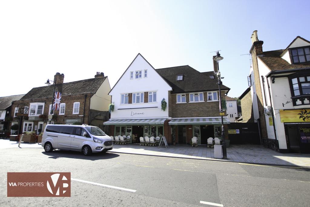 High Street, Hoddesdon EN11 2 bed apartment - £1,275 pcm (£294 pw)