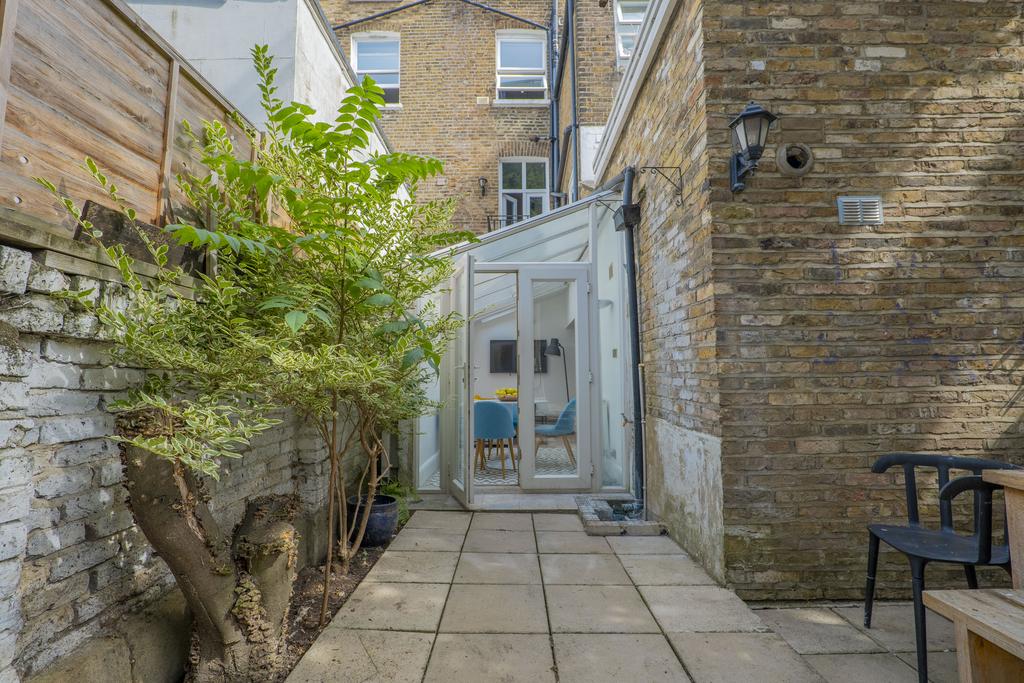 Loftus Road Shepherds Bush London W12 2 Bed Apartment To Rent £