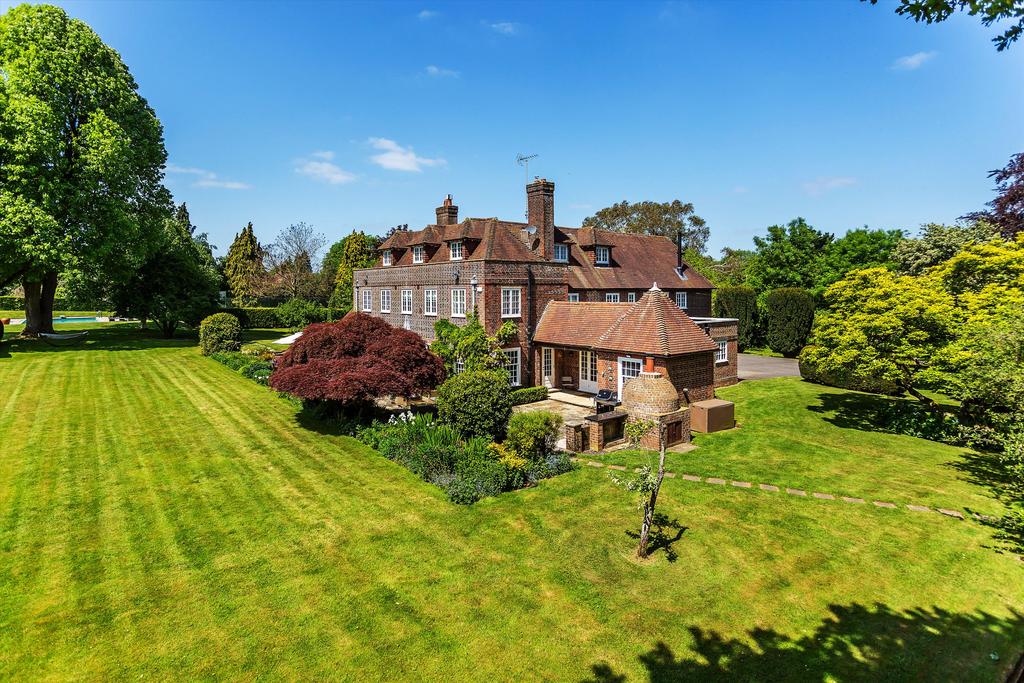 Bowlhead Green, Godalming, Surrey, GU8. 6 bed village house for sale ...