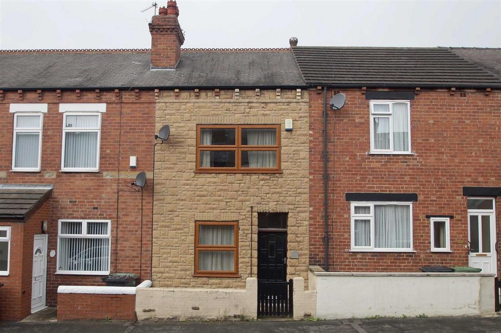 Strawberry Avenue, Garforth, Leeds 2 bed terraced house - £850 pcm (£ ...