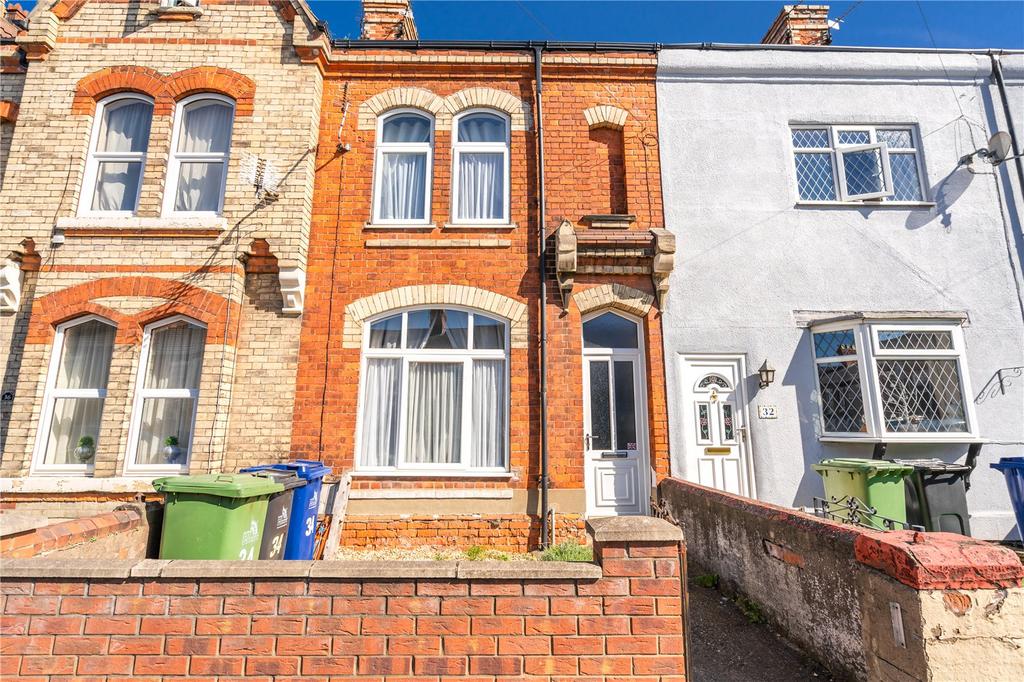 Cromwell Road, Grimsby, Lincolnshire... 2 bed terraced house - £85,000