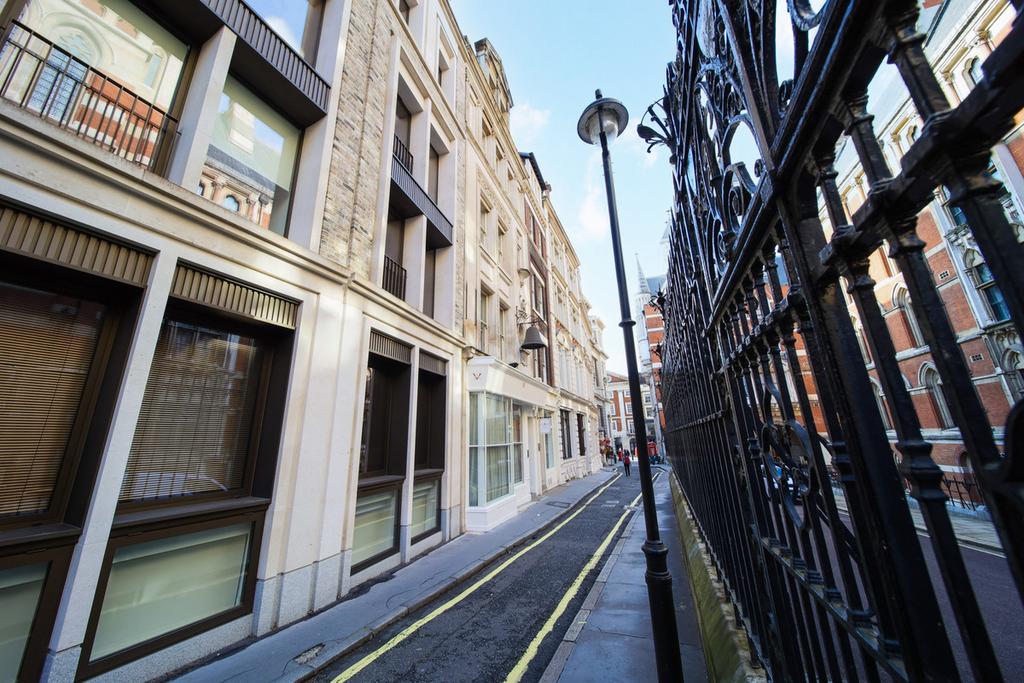 Bell Yard, London, WC2A 3 bed townhouse for sale - £3,000,000