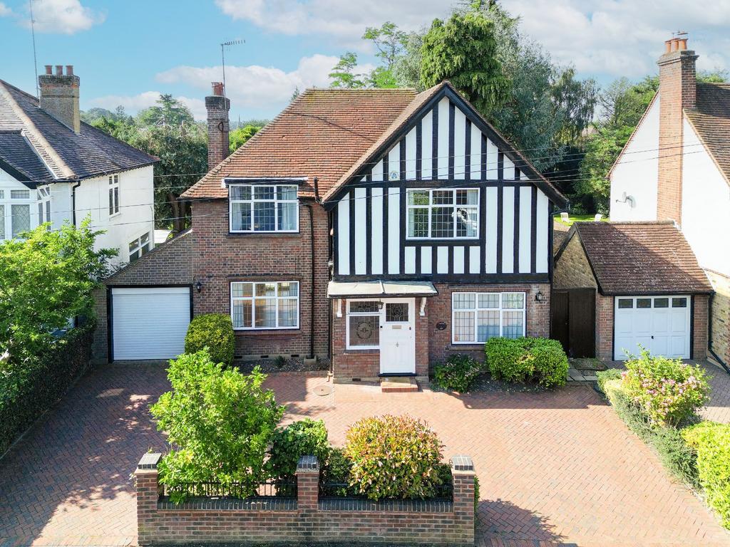 Woodlands Road, Bushey... 4 bed detached house - £1,325,000