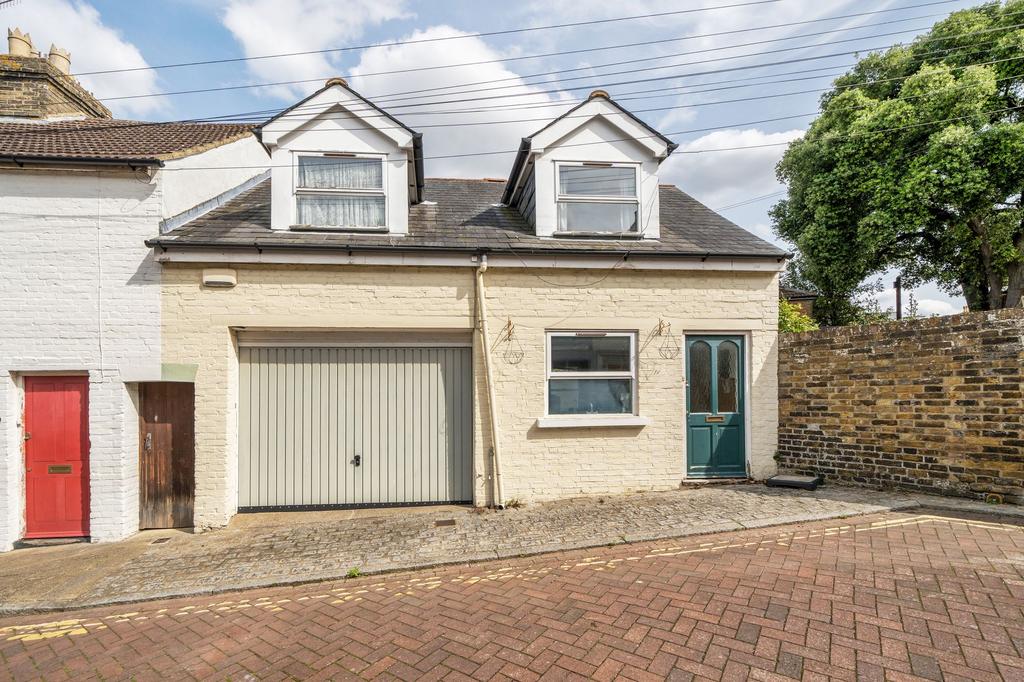 Fielding Street, Faversham, ME13 2 bed end of terrace house - £275,000