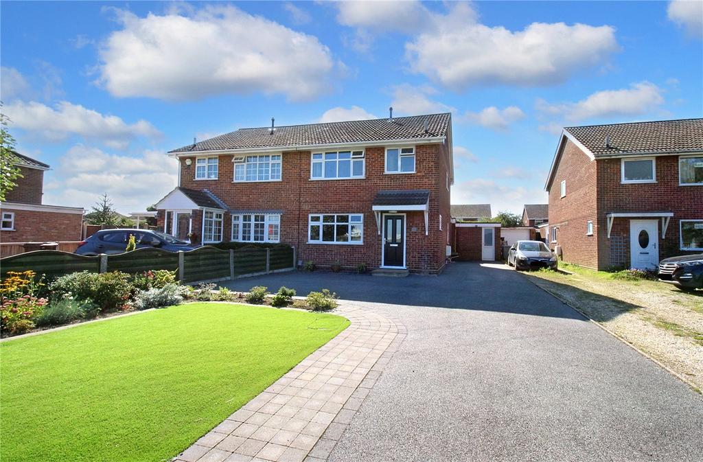 Holt Road, Hellesdon, Norwich... 3 bed semi-detached house - £300,000