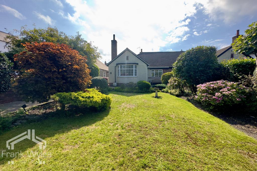 60 St Annes Road East 3 bed semi-detached bungalow for sale - £343,000