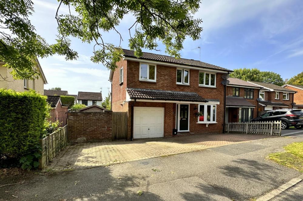 The Mount, Ringwood, BH24 1XY 4 bed detached house - £425,000