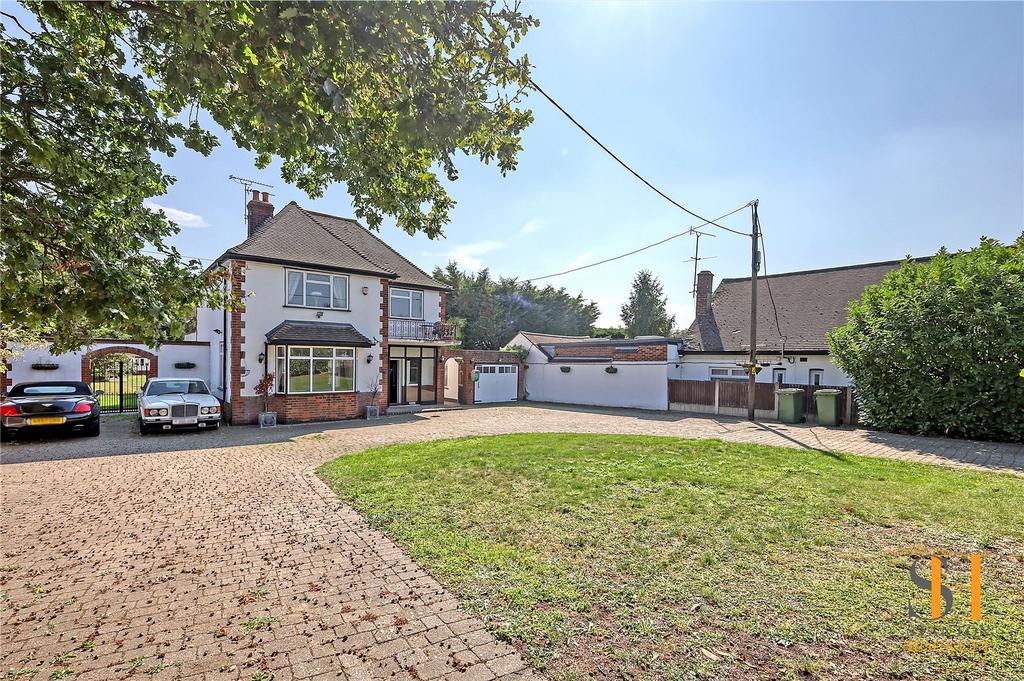 Lodge Lane, Romford, RM5 4 bed detached house for sale - £750,000