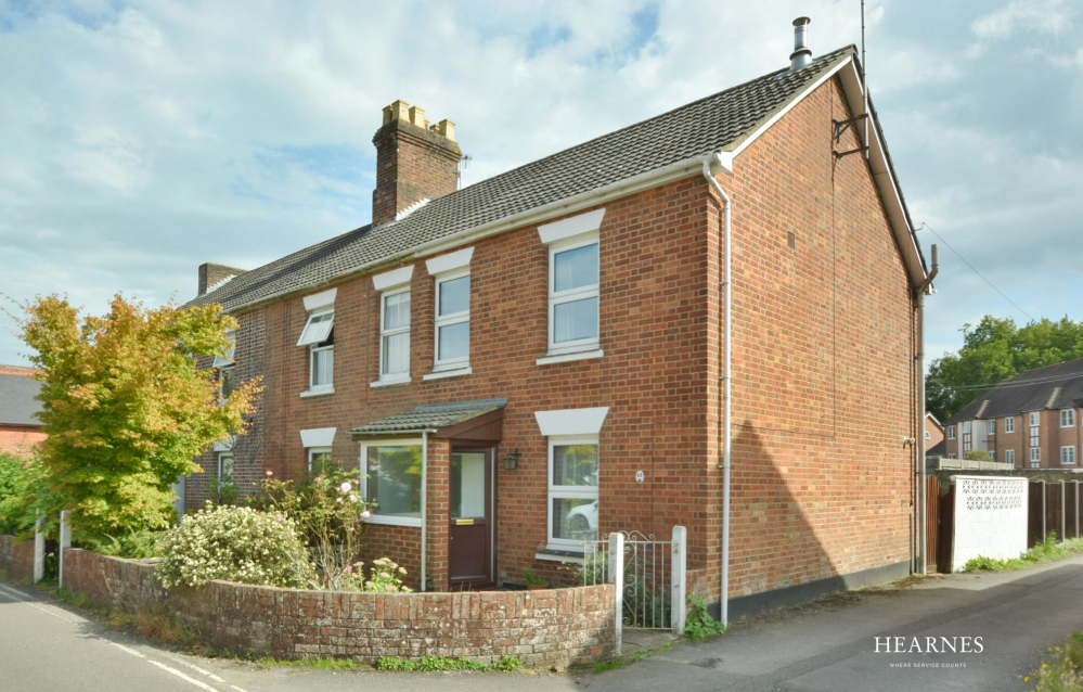 New Borough Road, Wimborne, BH21 1RA 3 bed end of terrace house - £350,000