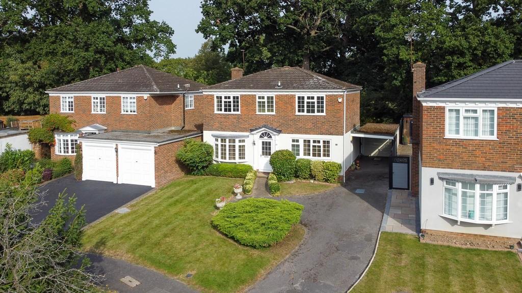 Daymer Gardens, Pinner HA5 4 bed detached house for sale - £999,950