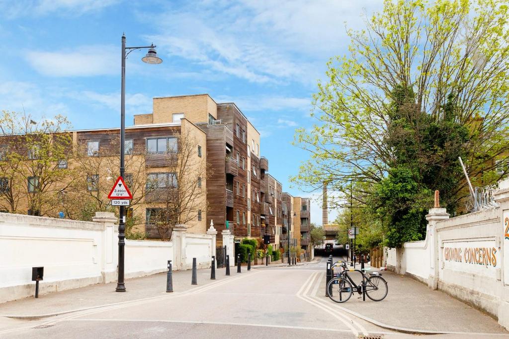 Wick Lane, London 1 bed flat - £1,550 pcm (£358 pw)