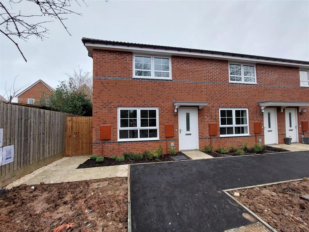 Harrier Court Newent Gl18 3 Bed Semi Detached House £87 500