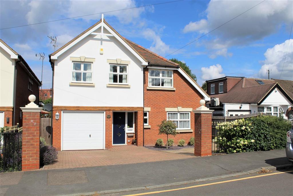 Mount Grace Road, Potters Bar EN6 5 bed detached house - £1,325,000