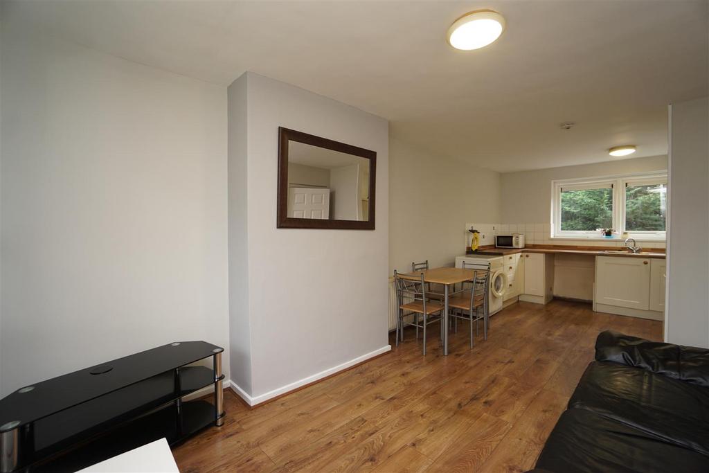 Lupton Walk, Lowedges, Sheffield 1 bed flat - £550 pcm (£127 pw)