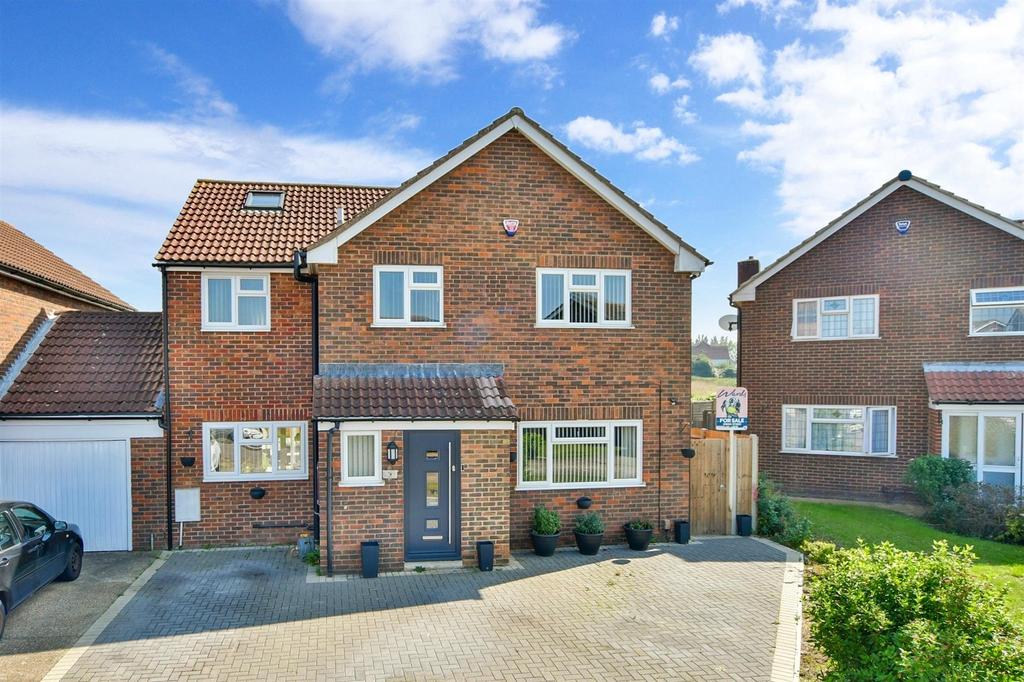Corral Close, Chatham, Kent 5 bed link detached house - £525,000