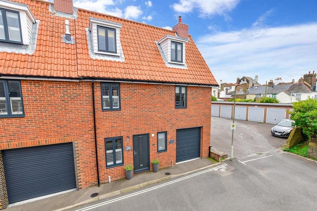 Bulwark Road, Deal, Kent 3 bed semi-detached house - £450,000