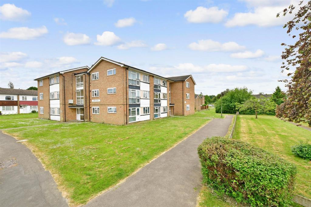 Castle Drive, Reigate, Surrey 1 bed flat - £180,000