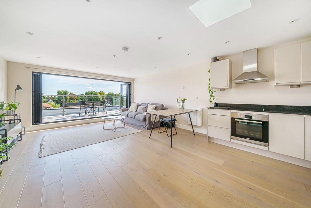 Thurlestone Close, Shepperton, TW17 1 bed apartment - £1,500 pcm (£346 pw)