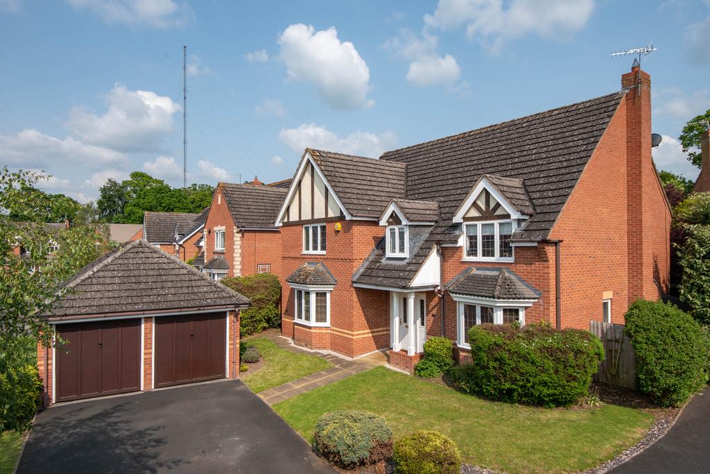 Pear Tree Way, Wychbold, Droitwich, Worcestershire, WR9 5 bed detached ...