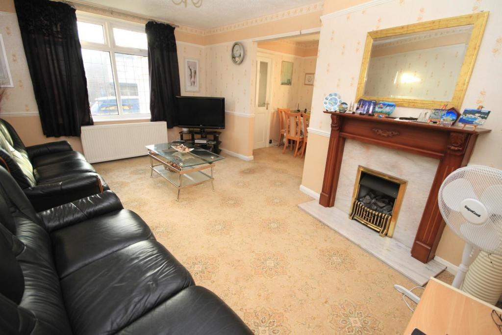 Follingworth Road, Soothill, Batley, WF17 3 bed semi-detached house - £ ...