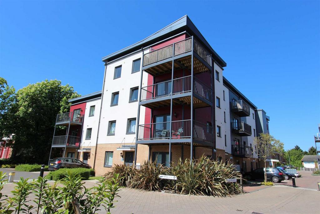 Shingly Place, The Ridgeway, Chingford 2 bed flat - £1,700 pcm (£392 pw)