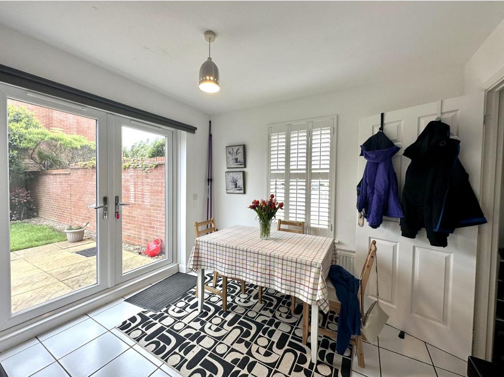 Kent Road, St Crispin, Northampton NN5 3 bed semi-detached house - £ ...