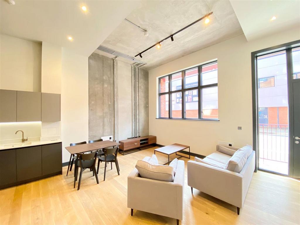 New Cross Central, Addington Street... 3 bed flat - £2,300 pcm (£531 pw)