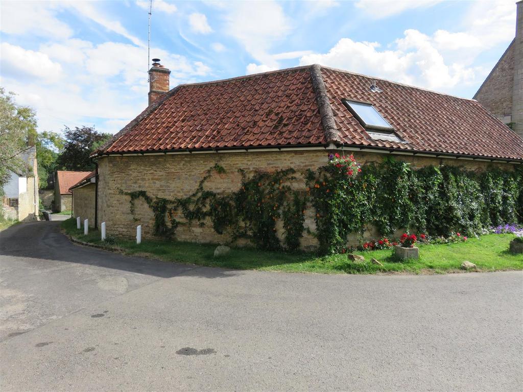 Angle Lane, South Luffenham, Oakham 3 bed barn conversion - £550,000