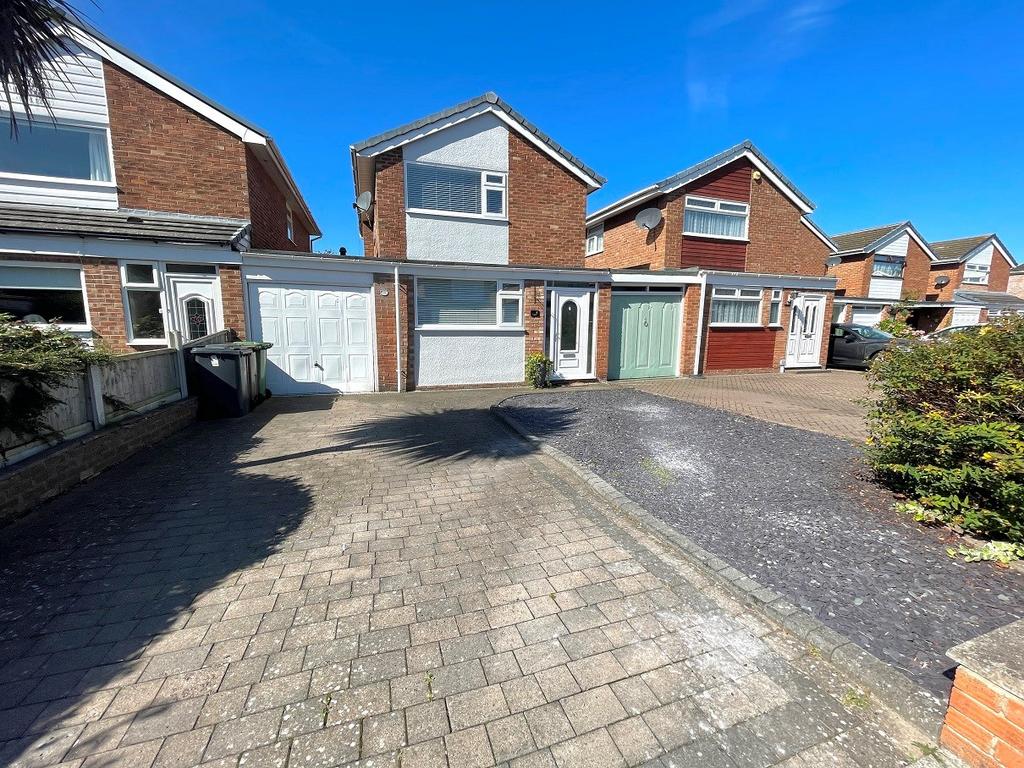 Longfield, Formby, Liverpool, L37 3 bed detached house - £320,000