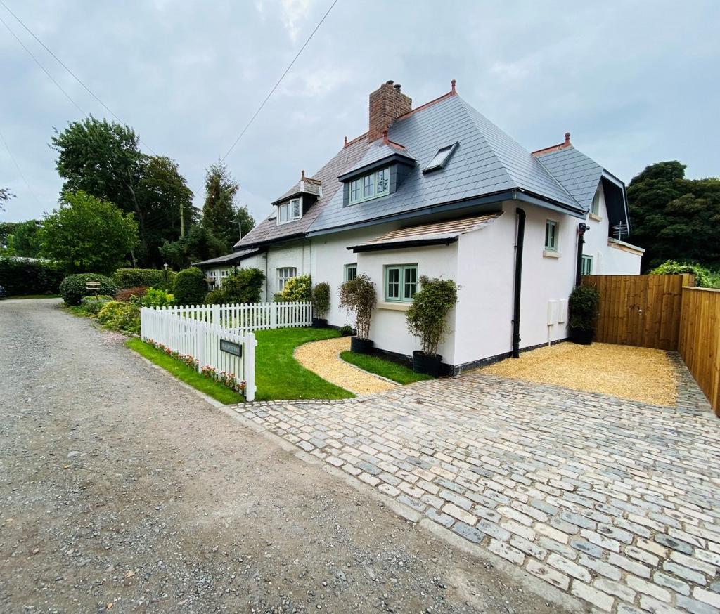 Larkhill Lane, Formby, Liverpool, L37 2 bed cottage for sale - £550,000