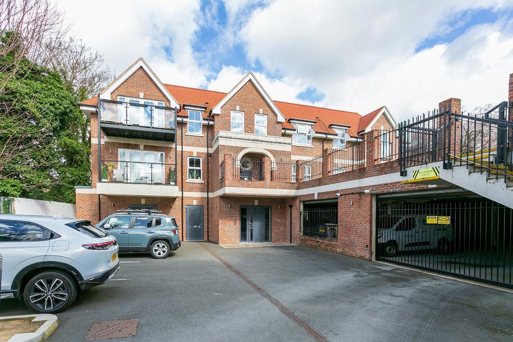 Flat 21 Ellam Court, Bushey Hall... 1 bed apartment - £1,350 pcm (£312 pw)