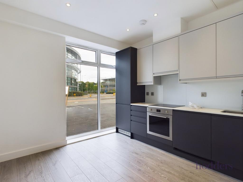 Station Road, Addlestone, KT15 1 bed apartment - £1,250 pcm (£288 pw)