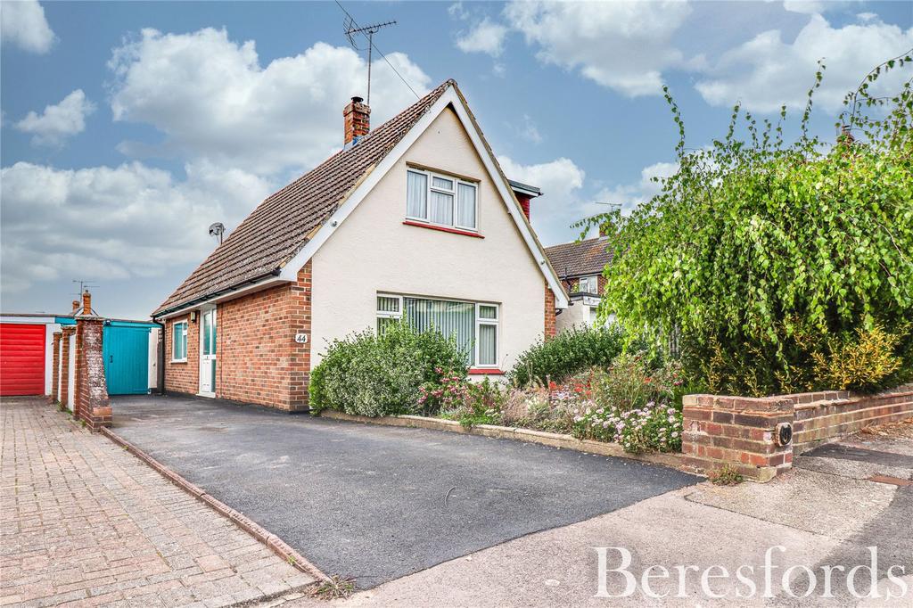 Springfields, Dunmow, CM6 3 bed bungalow - £435,000