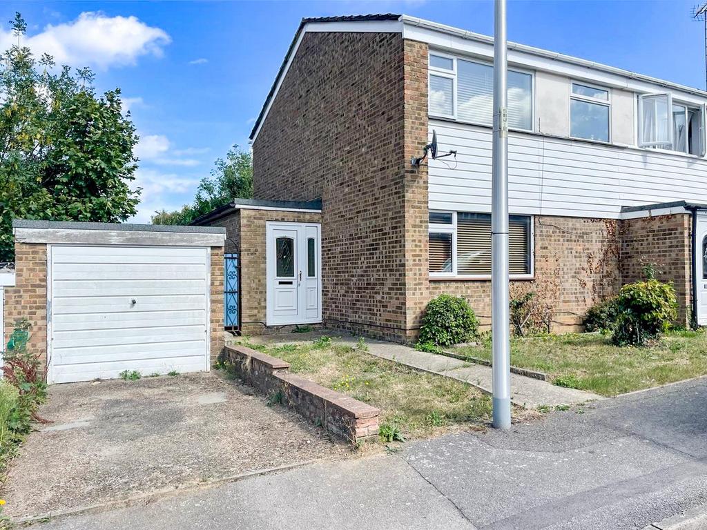 Silverspot Close, Rainham, Gillingham 3 bed end of terrace house - £290,000