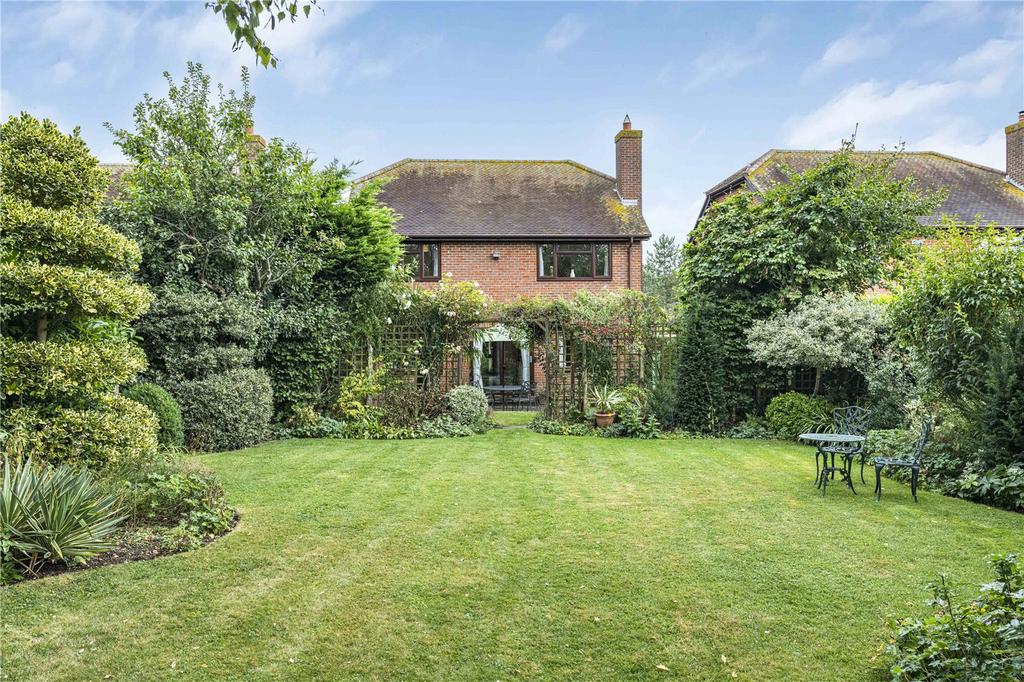 Silvermead, Worminghall, Aylesbury, HP18 4 bed detached house for sale ...